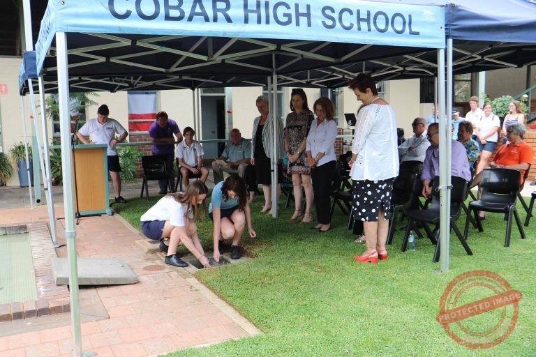 Students mark CHS 50th anniversary with time capsule – The Cobar Weekly