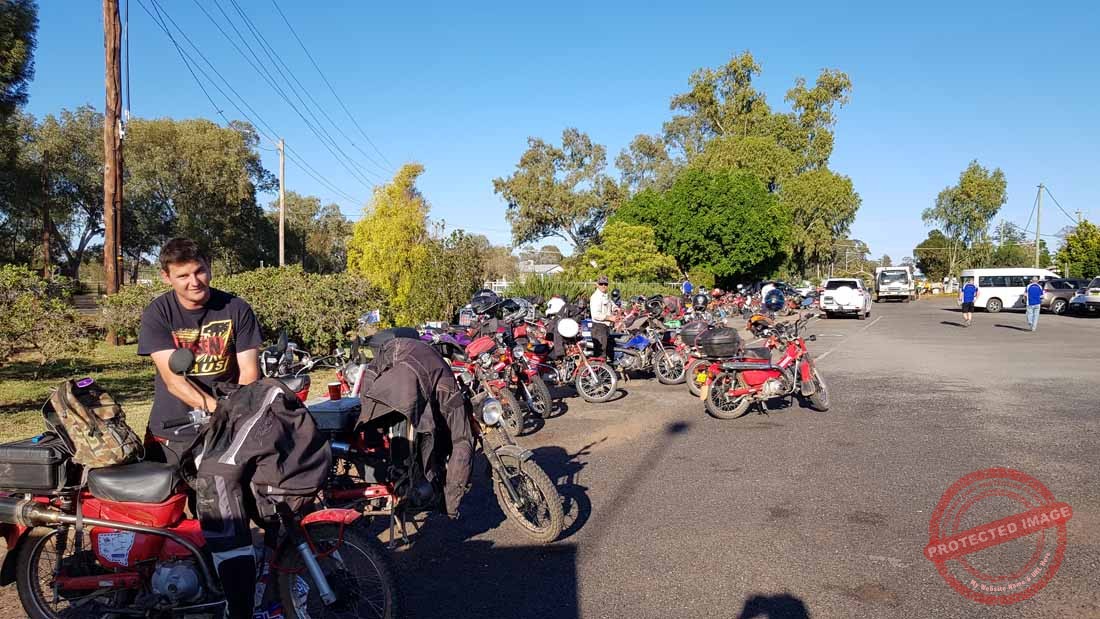 Fleet of Postie bikes stops in Cobar on fundraising mission – The Cobar Weekly